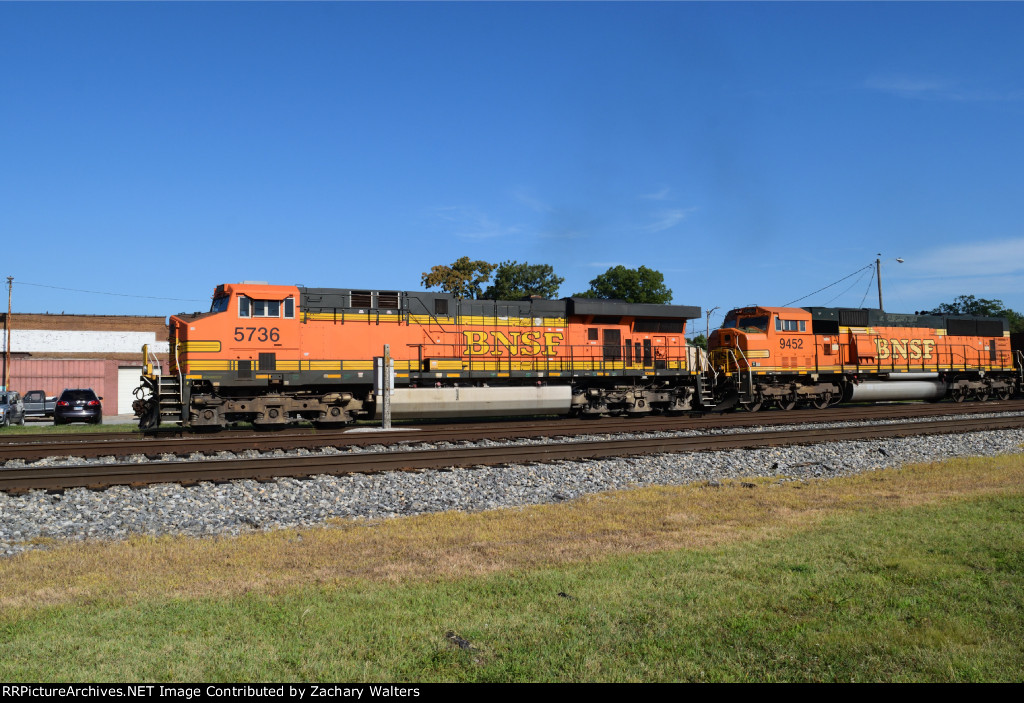 BNSF 5736 9452
